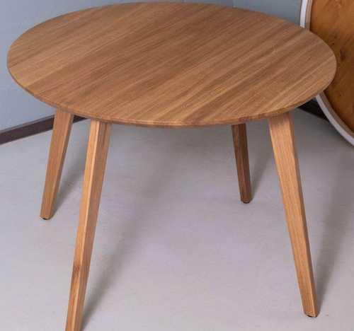 Круглый кухонный стол из дуба на "лучевых" ножках