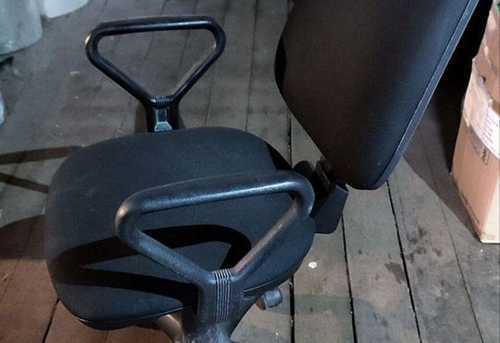 Компьютерное кресло (офисный стул)