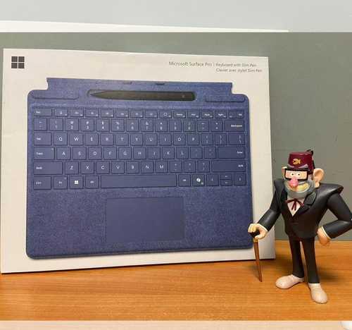 Surface Pro Keyboard Cover with Slim Pen 2 (новая)