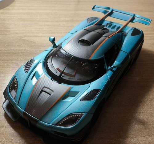 Модель машины Koenigsegg one1