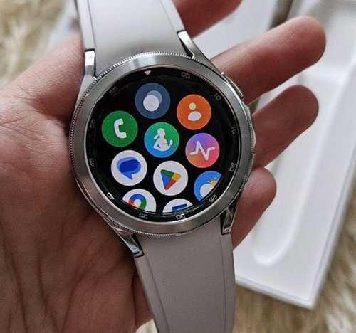 Смарт-часы Samsung Galaxy Watch4 Classic 42мм