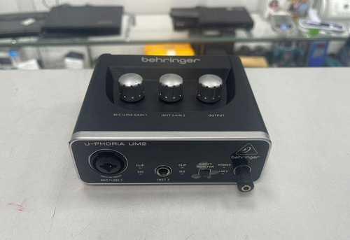 Микрофон, Behringer U-phoria UM2