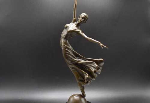 Бронзовая статуэтка "Девушка в танце"