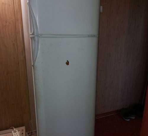 Холодильник бу рабочий Indesit