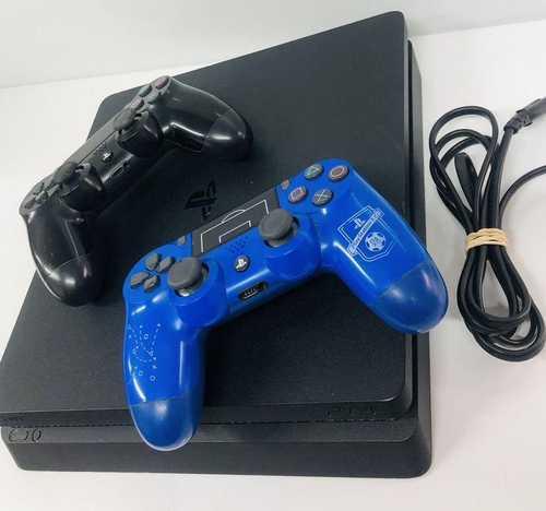 Sony PlayStation 4 Slim, 1000 гб, 2 геймпада