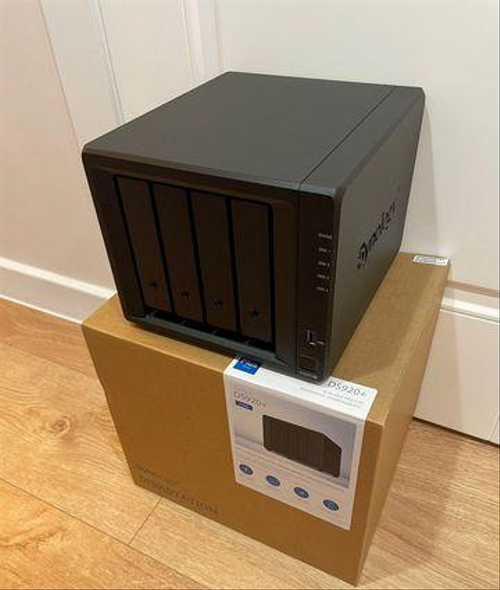 NAS synology DS920+ новый