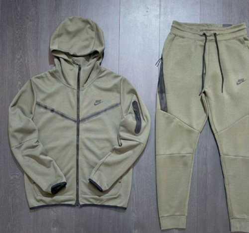 Спортивные костюмы Nike Tech Fleece