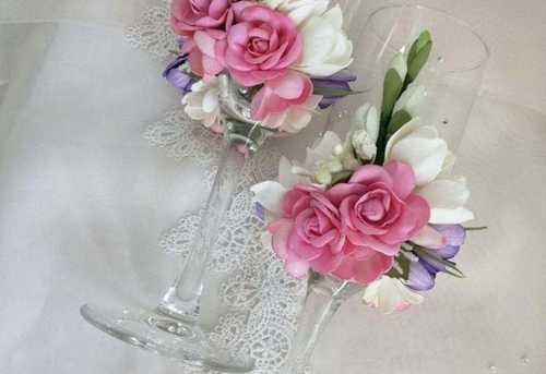 Свадебные бокалы с цветами и стразами