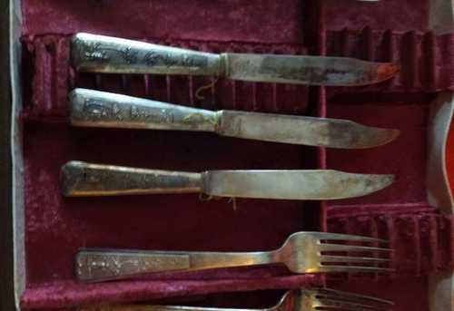Серебряные вилки, ножи, лопатка