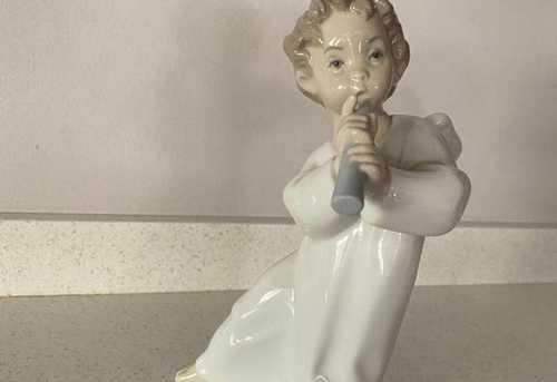 Фигурка Lladro "Ангел с флейтой" 8x16см
