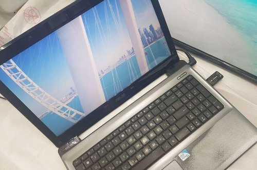 Быстрый ноутбук Asus 4Gb, SSD, видеокарта 1Gb