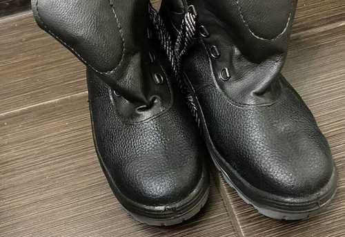 Зимние ботинки с защитным подноском