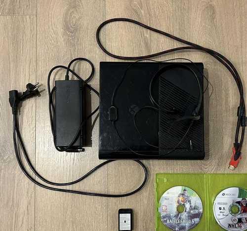 Xbox 360 E + Наушники и игры