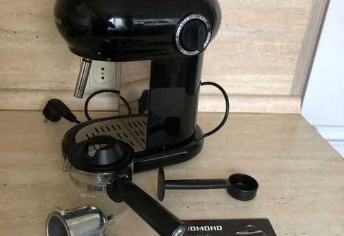 Кофеварка рожковая Redmond RCM-1521 черный