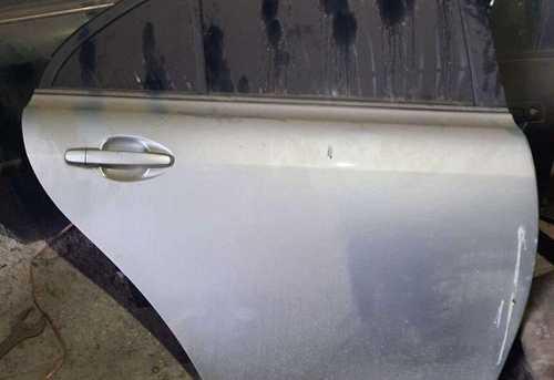 Avensis задняя правоя