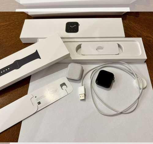 Apple Watch Series 6 44 мм