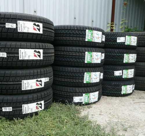 Sunfull SF988 215/65 R16 102T