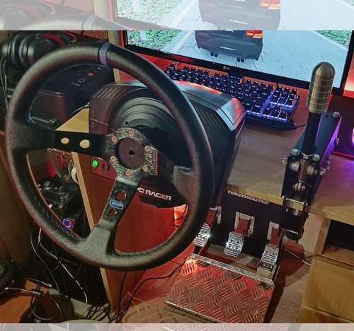 Игровой руль Thrustmaster