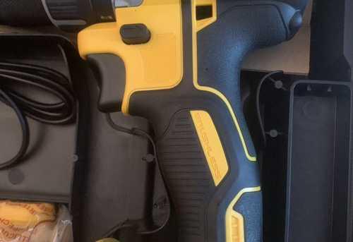 Аккумуляторная дрель шуруповерт dewalt DCD791D2