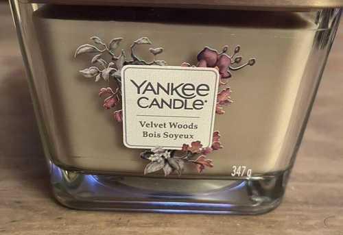 Свеча Yankee Candle - Velvet Woods