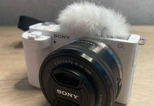 Sony ZV-E10 + объектив kit 16-50mm белый