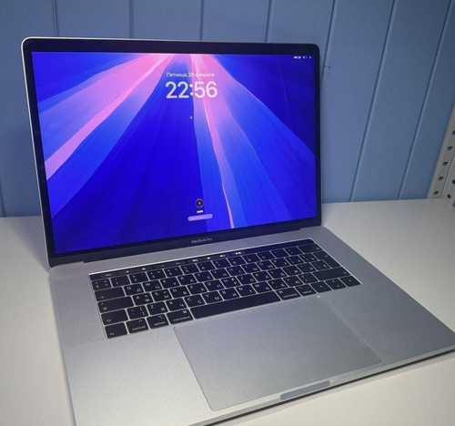 Macbook Pro 15 2018 i7/16/555x-4gb/256gb