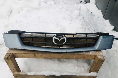 Решетка радиатора mazda demio