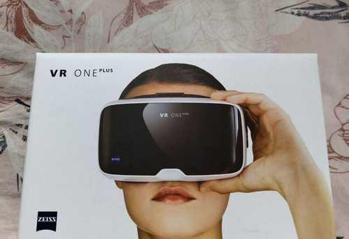 Очки виртуальной реальности Zeiss VR One Plus