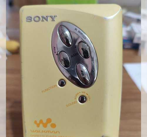 Кассетный плеер Sony Walkman WM-EX521