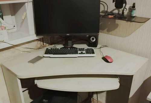 Письменный стол для компьютера