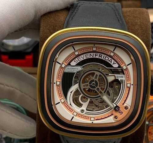 Премиальные мужские часы Sevenfriday
