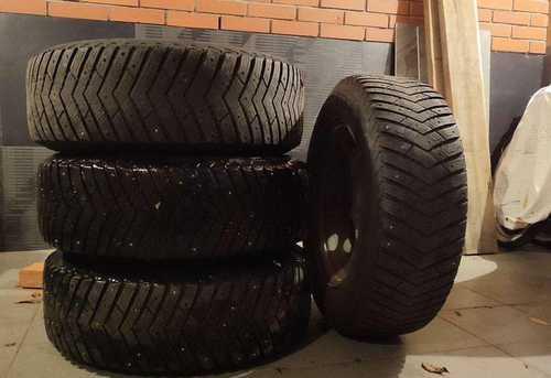 Goodyear UltraGrip Ice Arctic SUV 235/65 R17 108T