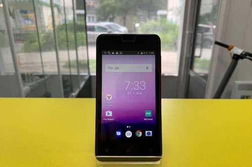 Смартфон Fly FS408 Stratus 8