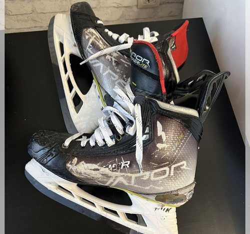 Хоккейные коньки Bauer Hyperlite 9.5 fit.2