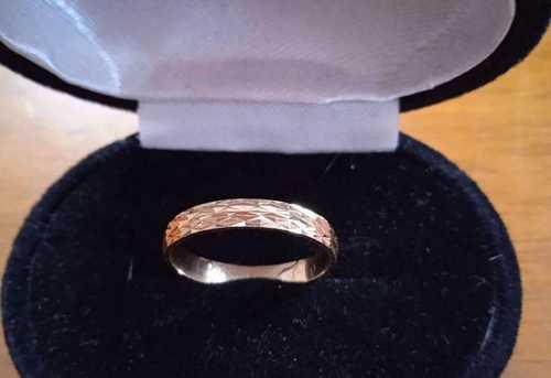 Золотое кольцо 585 с алмазной гранью
