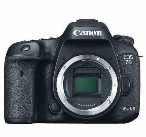 Фотоаппарат Canon EOS 7D Mark II Kit 18-135mm IS U