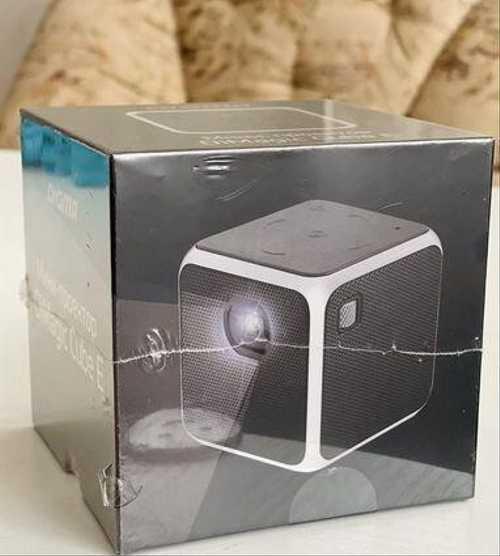 Digma мини-проектор DiMagic Cube E