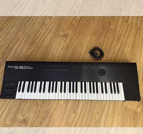 Roland S50 Винтажный Синтезатор Семплер