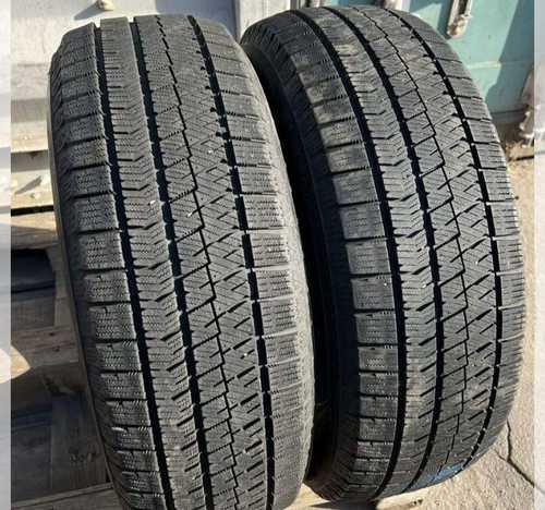 Bridgestone Blizzak VRX2 215/60 R16