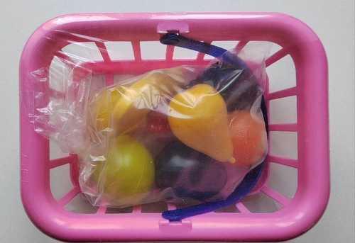 Детские игрушечные фрукты в корзинке