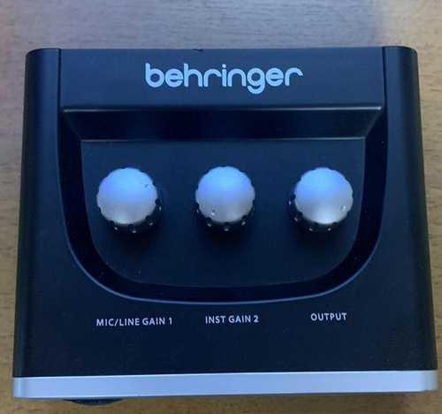 Звуковая карта behringer um2