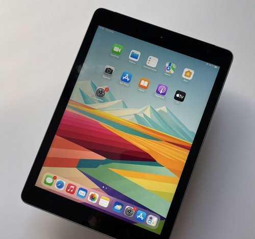 iPad 6 2018 9.7" 32GB Wi-Fi   SIM, как новый