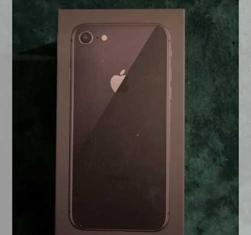 Коробки iPhone 8 и 5s