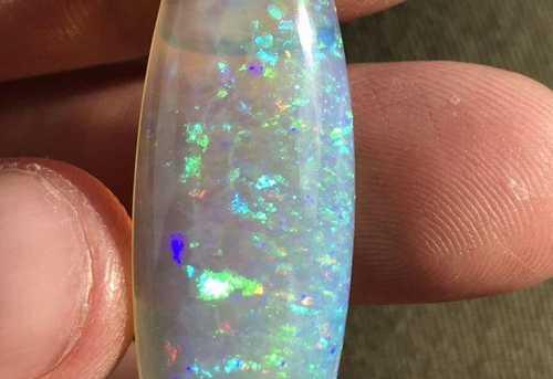 Опал кабошон 26 карат. Яркие переливы