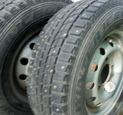 Dunlop SP Winter Ice 01 205/70 R15