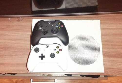 Xbox One 1tb с двумя геймпадами