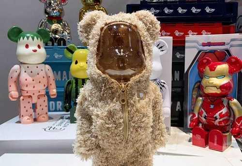 Коллекционные фигурки Bearbrick 400 в одежде