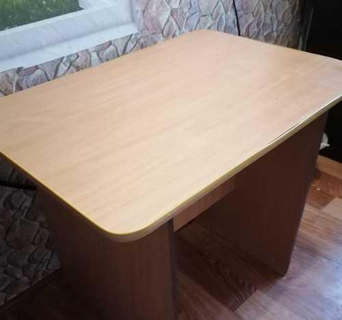 Продам стол кухонный б /у