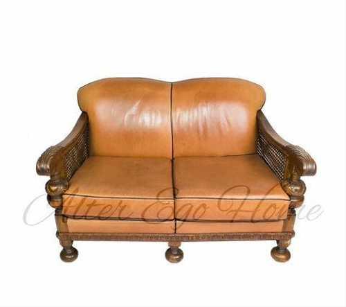 Антикварный кожаный диван