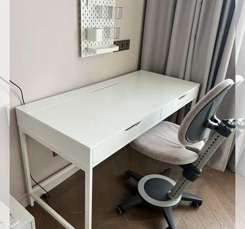 Письменный стол IKEA alex